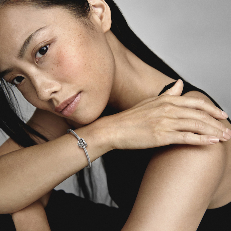 Pandora Verschlungene Unendlichkeits Herzen Charm - 790800C00 - Helen ...